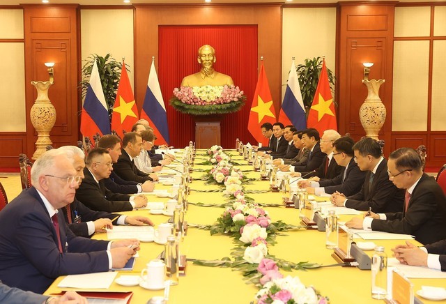 Vietnam ruling Party General Secretary meets with Russia Party Chairman ...