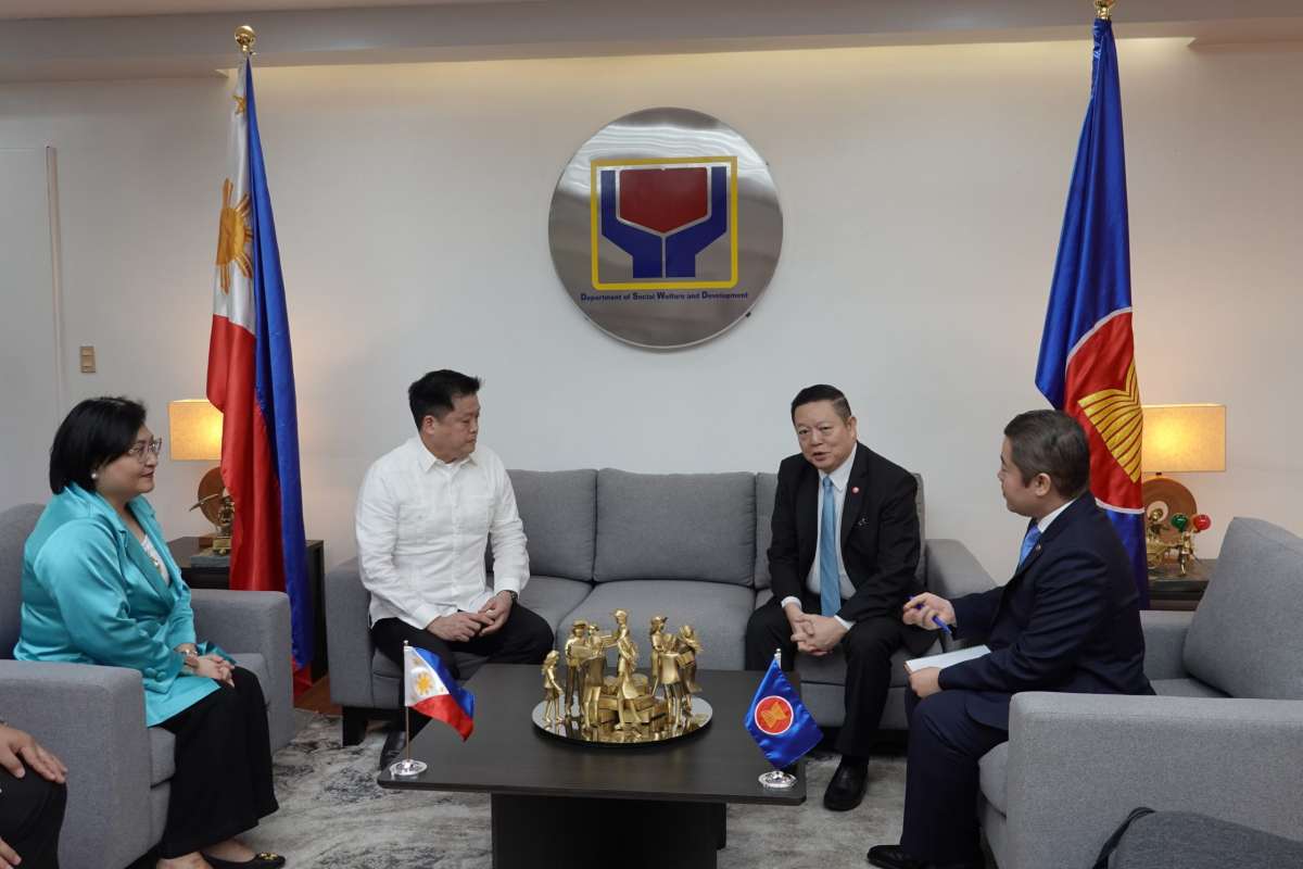 Secretary-General of ASEAN meets with Philippine Secretary of ...