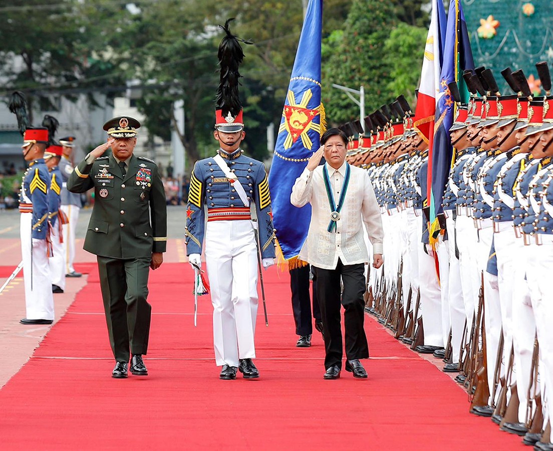 PH to remain undeterred in South China Sea, urges Filipino soldiers to ...