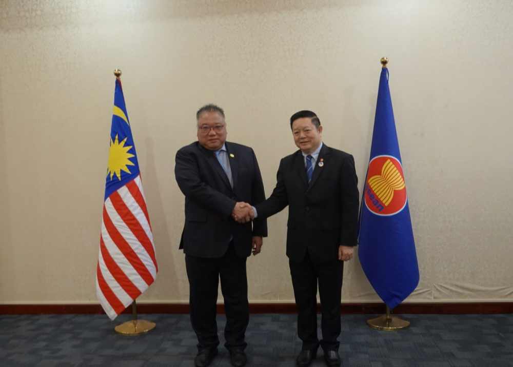 Secretary-General of ASEAN meets with Malaysian Minister of Tourism ...