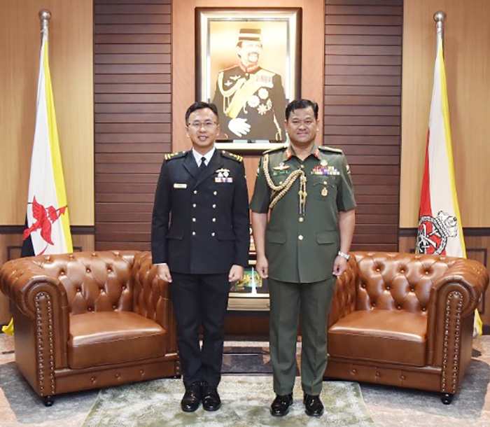 Commander of Royal Brunei Armed Forces (RBAF) receiveds courtesy call ...
